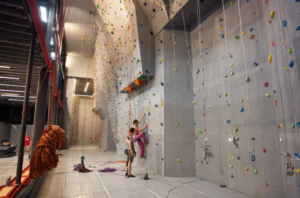 Bouldering wall height - the complete guide in 5 top tips